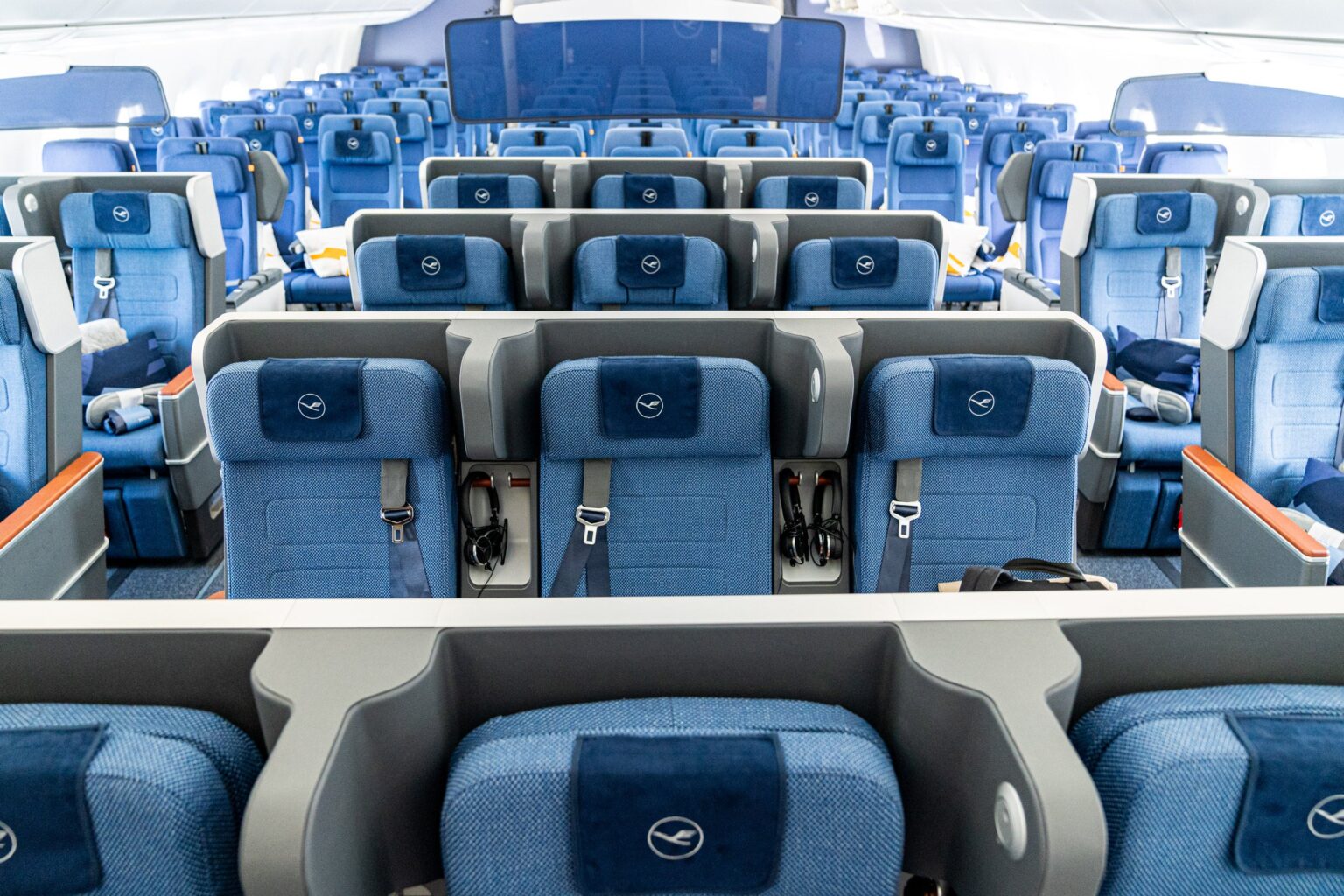 Lufthansa Miles & More: How to earn and redeem miles, elite status and ...