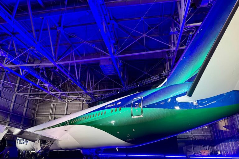 Alaska Airlines debuts ‘historic’ first twin-aisle plane, confirms ...